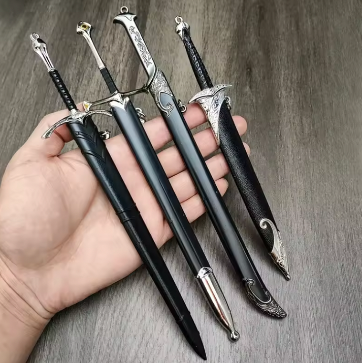 METAL SWORD KEYCHAINS – UNIQUE RANDOM PARADISE 🌺